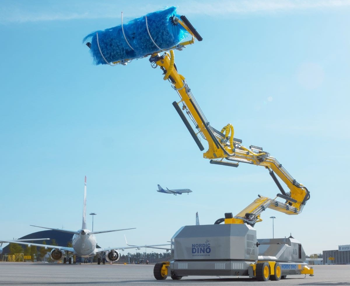 Looking back to innovation in aviation: how aircraft cleaning robots ...