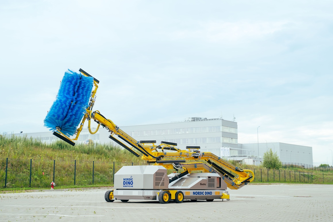Wet vs. dry aircraft washing: all you need to know about aircraft ...